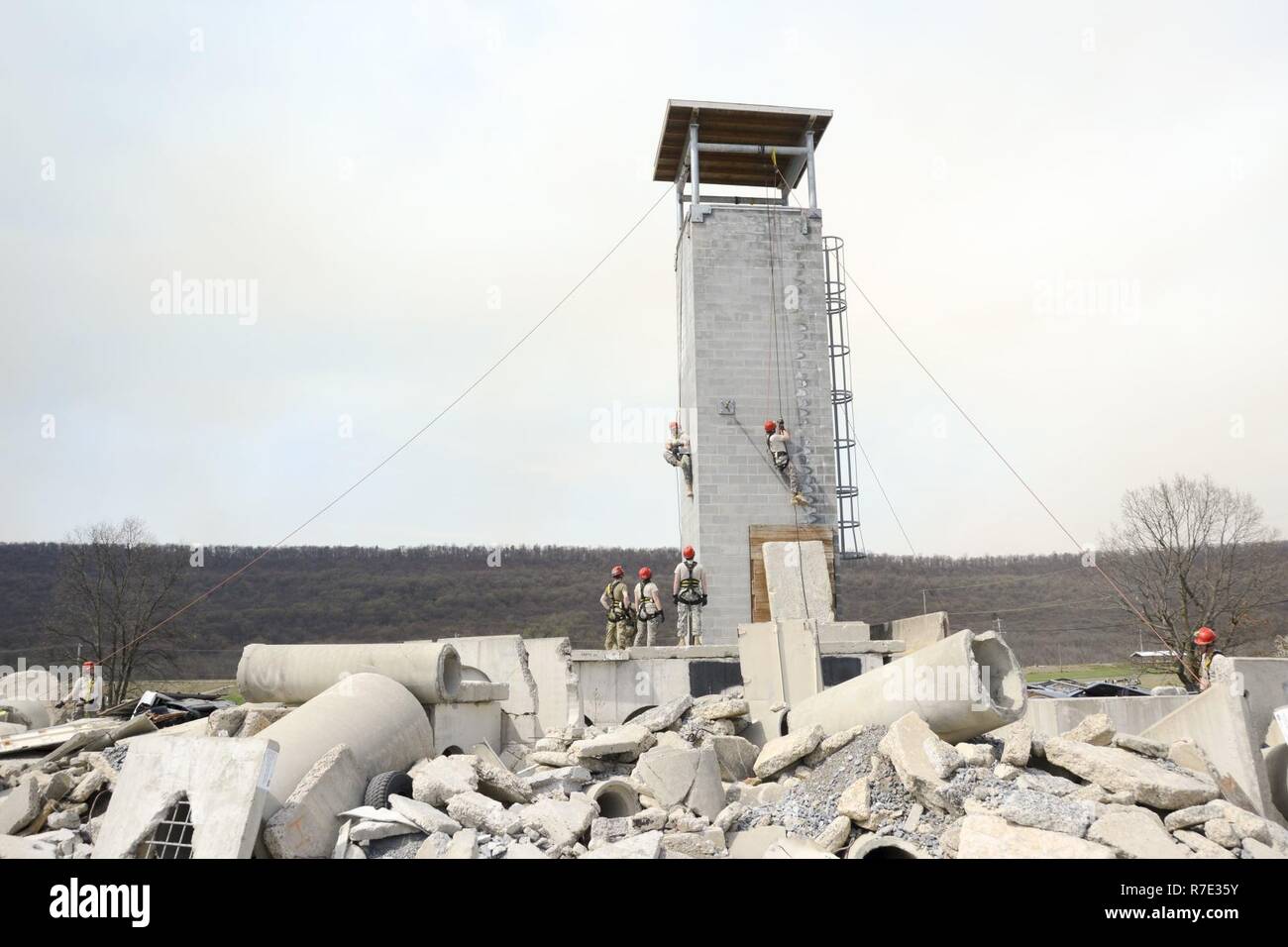 Soldiers with the 228th Engineer Company, Pennsylvania National Guard ...