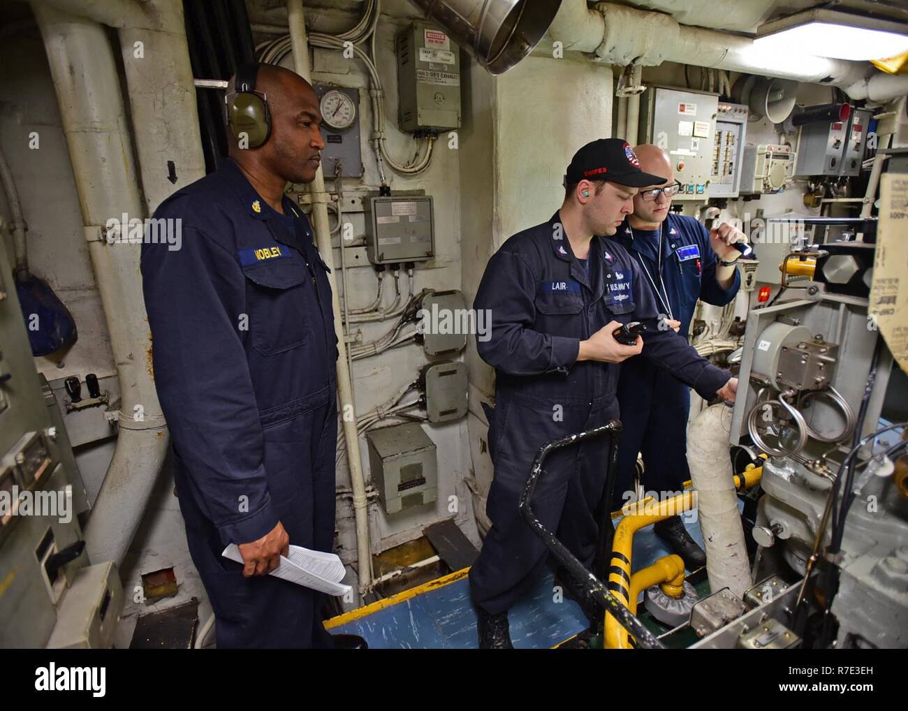 ONBOARD USS BLUE RIDGE (Nov. 27, 2018) - Senior Chief Electrician's ...