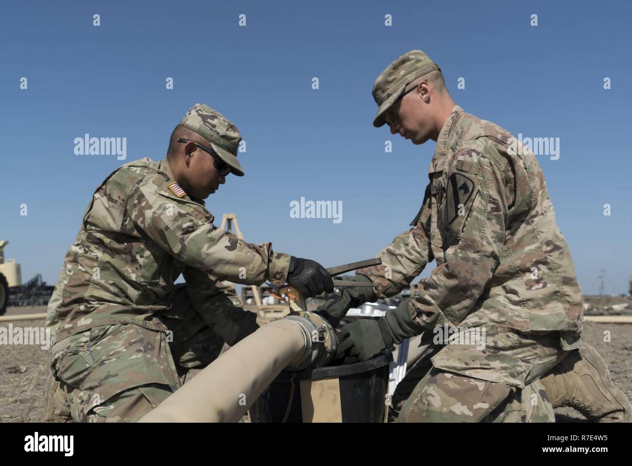 Soldiers from the 289th Composite Supply Company prepare to separate ...
