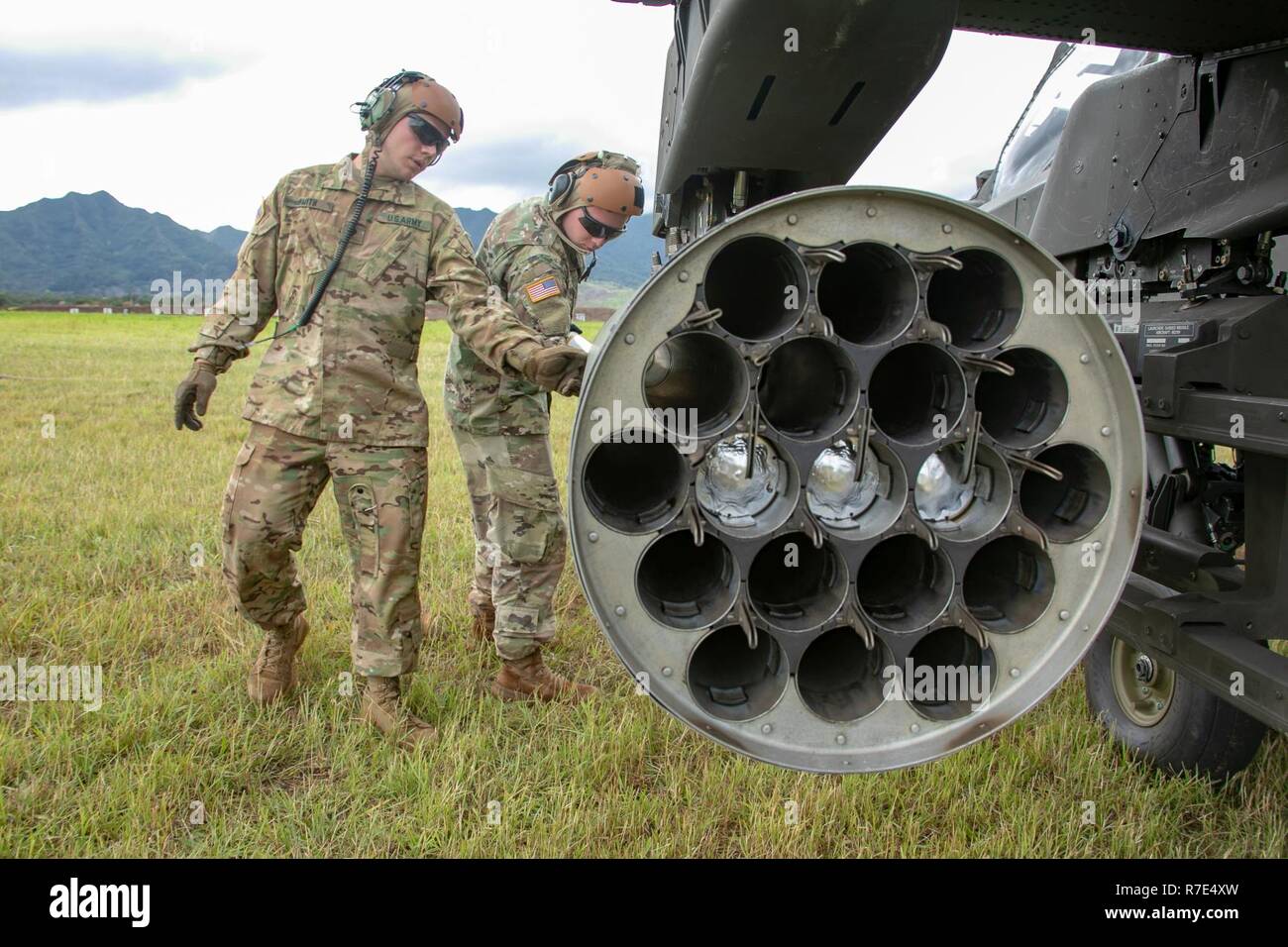 U.S. Army Soldiers assigned to 2nd Squadron, 6th Calvary Regiment, 25th ...