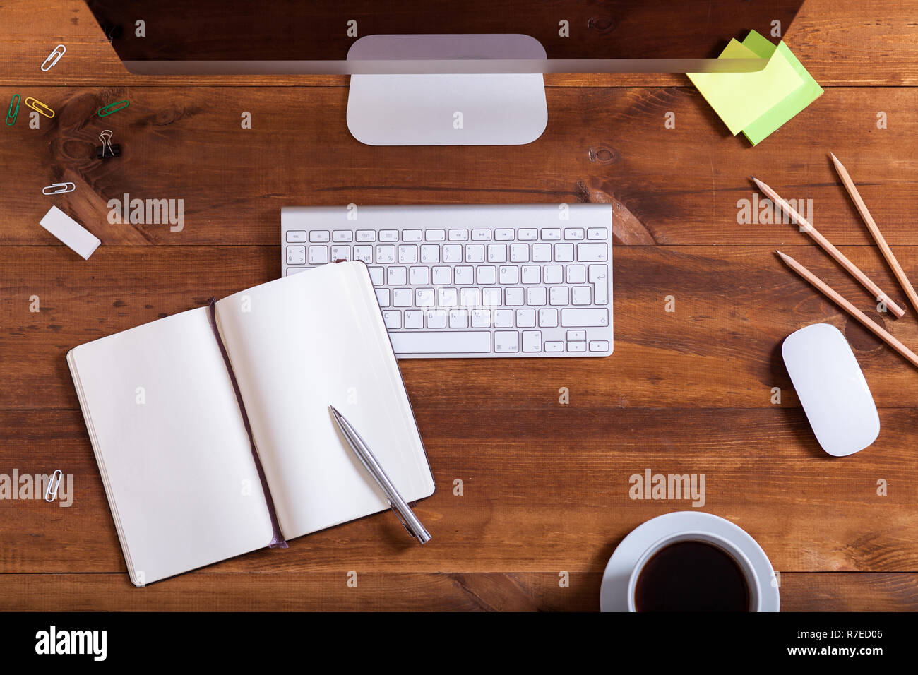 Desktop monitor hi-res stock photography and images - Alamy