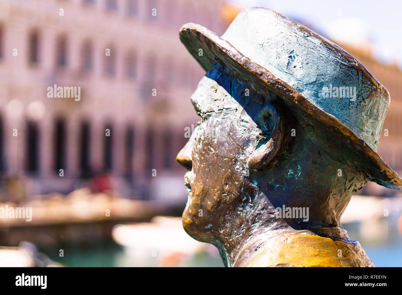 James Joyce statue in Trieste Stock Photo - Alamy