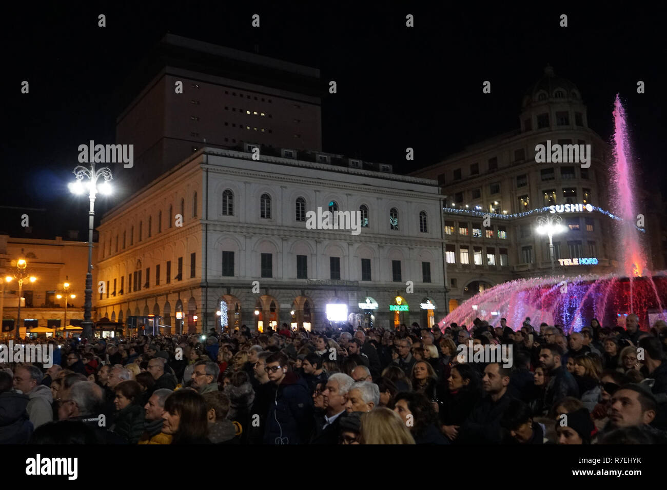 Genoa, Italy. 8th Dec 2018. Christmas celebration de ferrari place tree ...