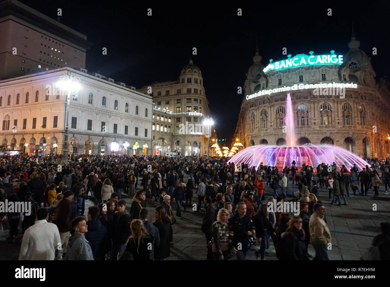 Genoa, Italy. 8th Dec 2018. Christmas celebration de ferrari place tree ...