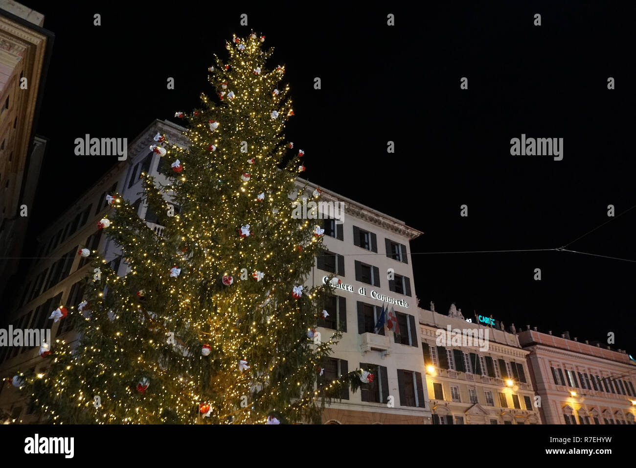 Genoa, Italy. 8th Dec 2018. Christmas celebration de ferrari place tree ...