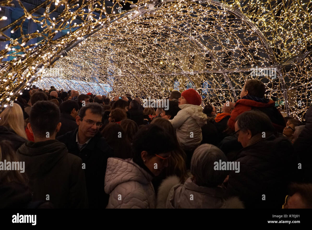 Genoa, Italy. 8th Dec 2018. Christmas celebration de ferrari place tree ...