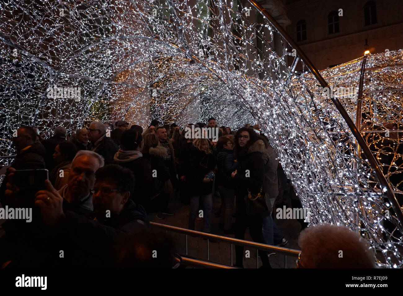 Genoa, Italy. 8th Dec 2018. Christmas celebration de ferrari place tree ...