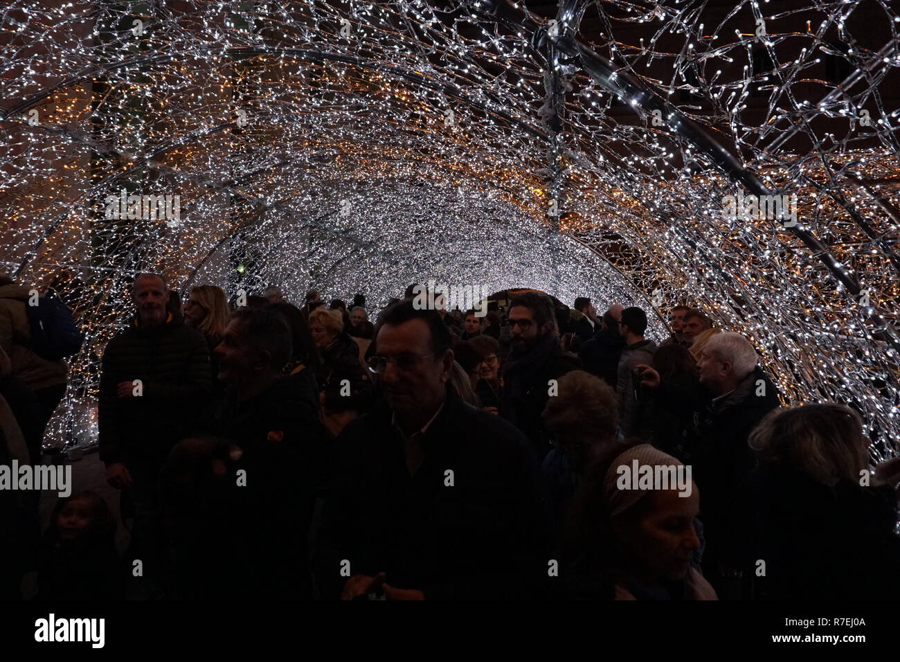 Genoa, Italy. 8th Dec 2018. Christmas celebration de ferrari place tree ...