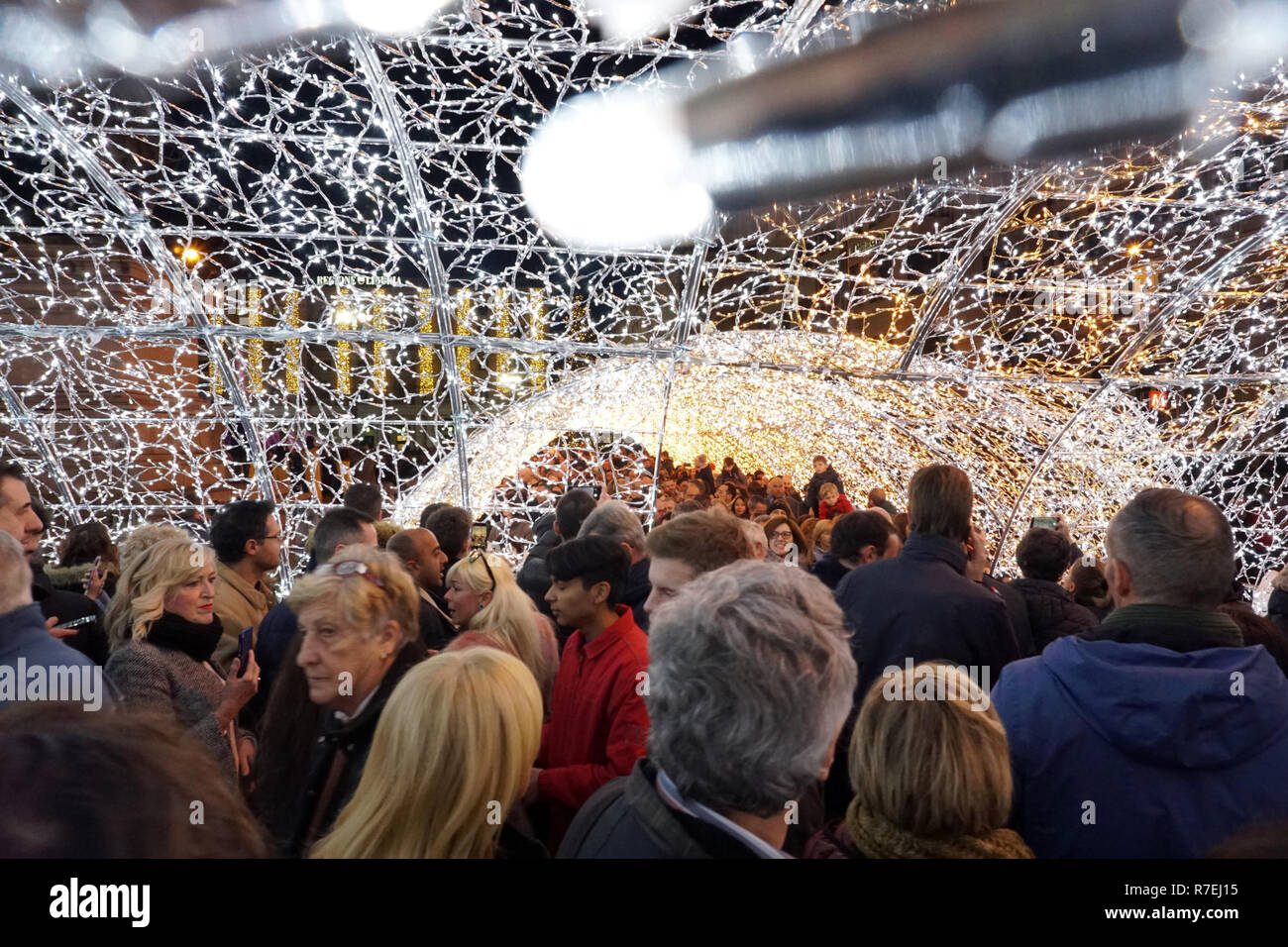 Genoa, Italy. 8th Dec 2018. Christmas celebration de ferrari place tree ...