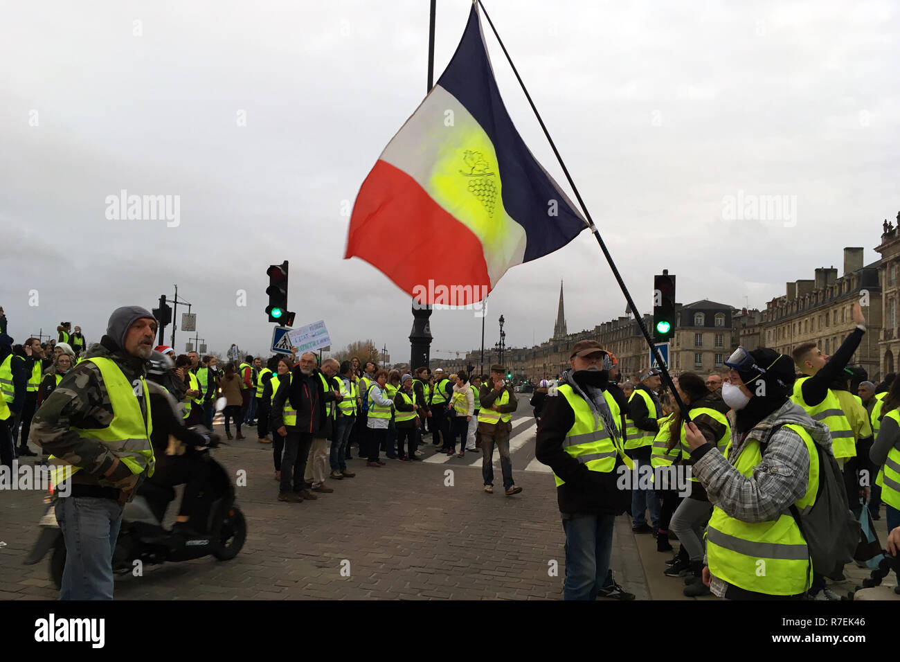 Yellow jacket protest hi-res stock photography and images - Alamy