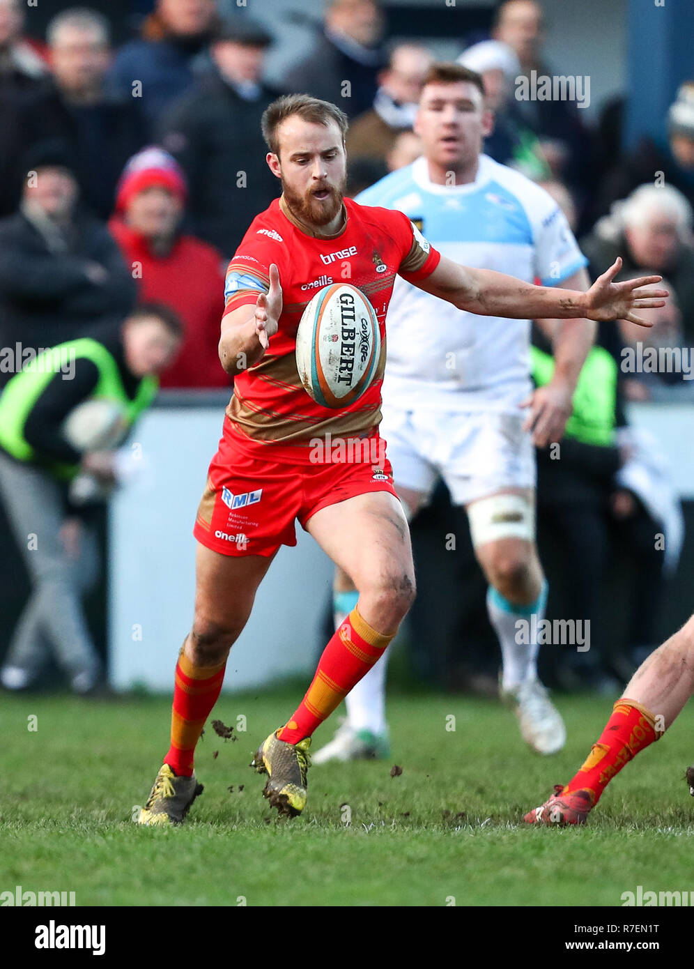 Coventry, UK. 8th December 2018. Tom Kessell (Coventry) kicks for ...