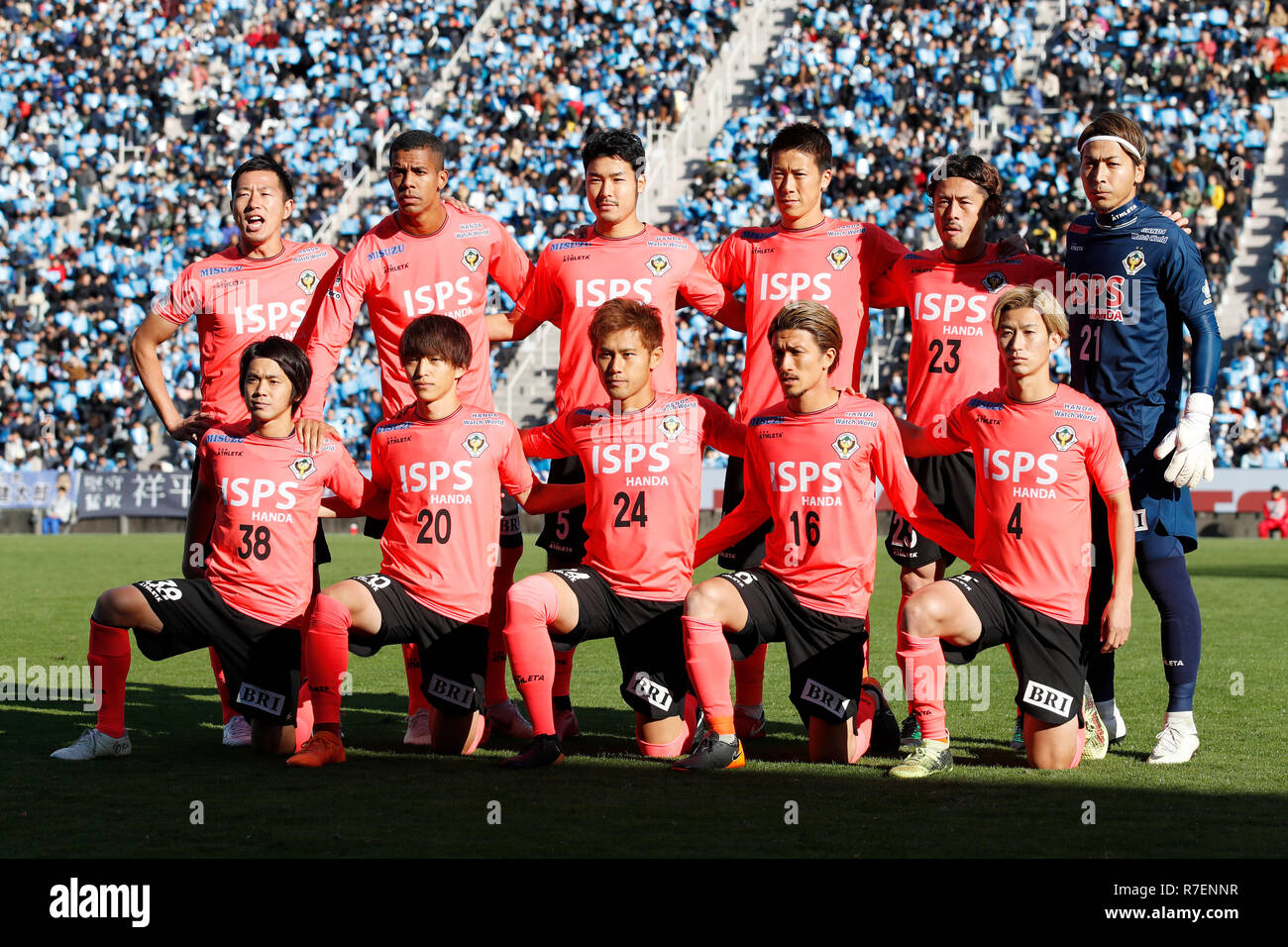 Shizuoka, Japan. 8th Dec, 2018. Tokyo Verdy team group line-up (Verdy ...