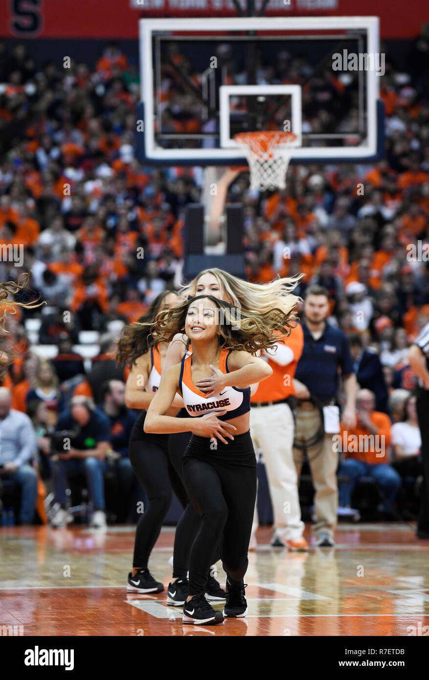 University dance team hi-res stock photography and images - Alamy