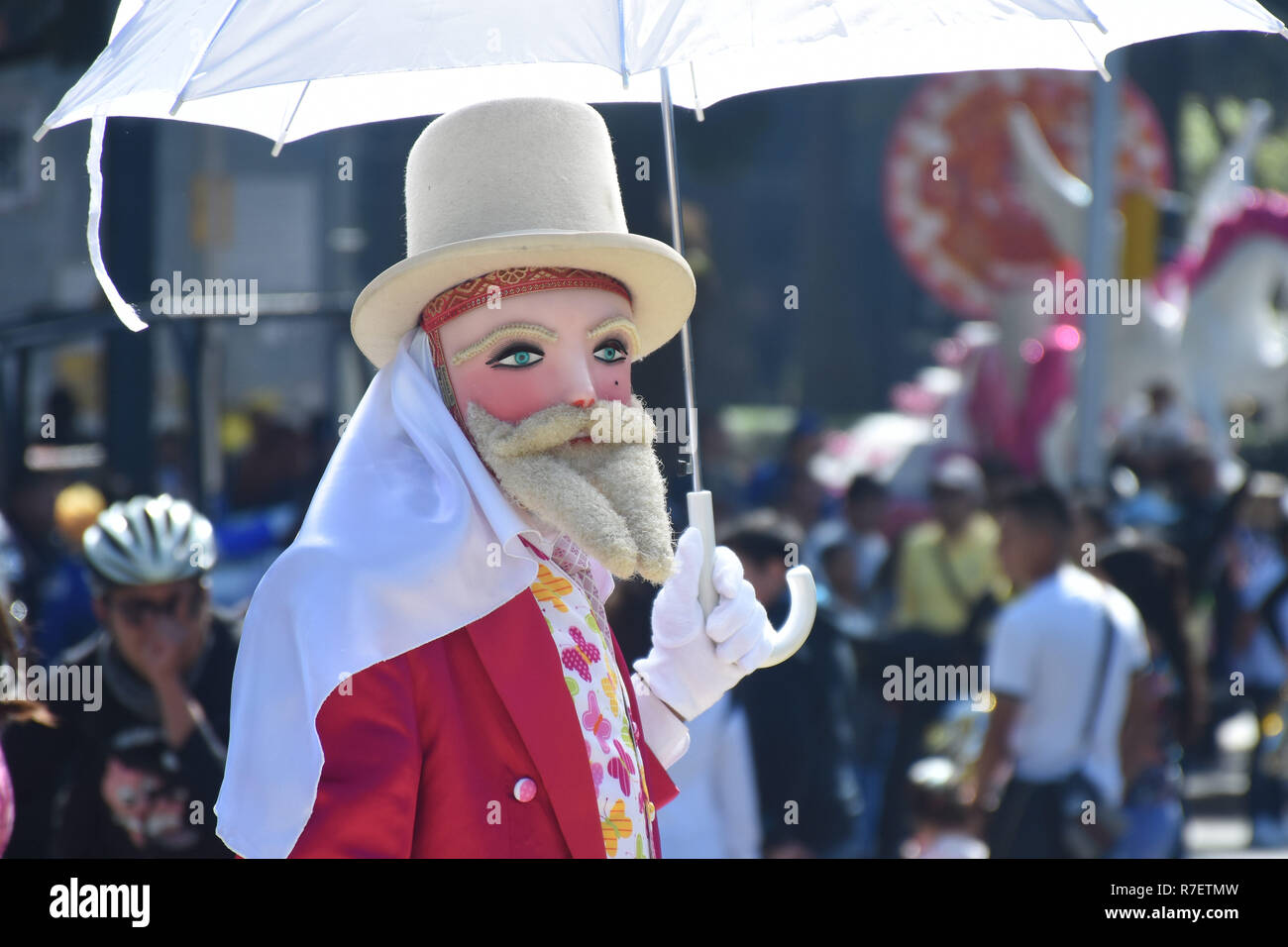 Mexico City, Mexico. 8th Dec, 2018. A participant is seen putting on a ...