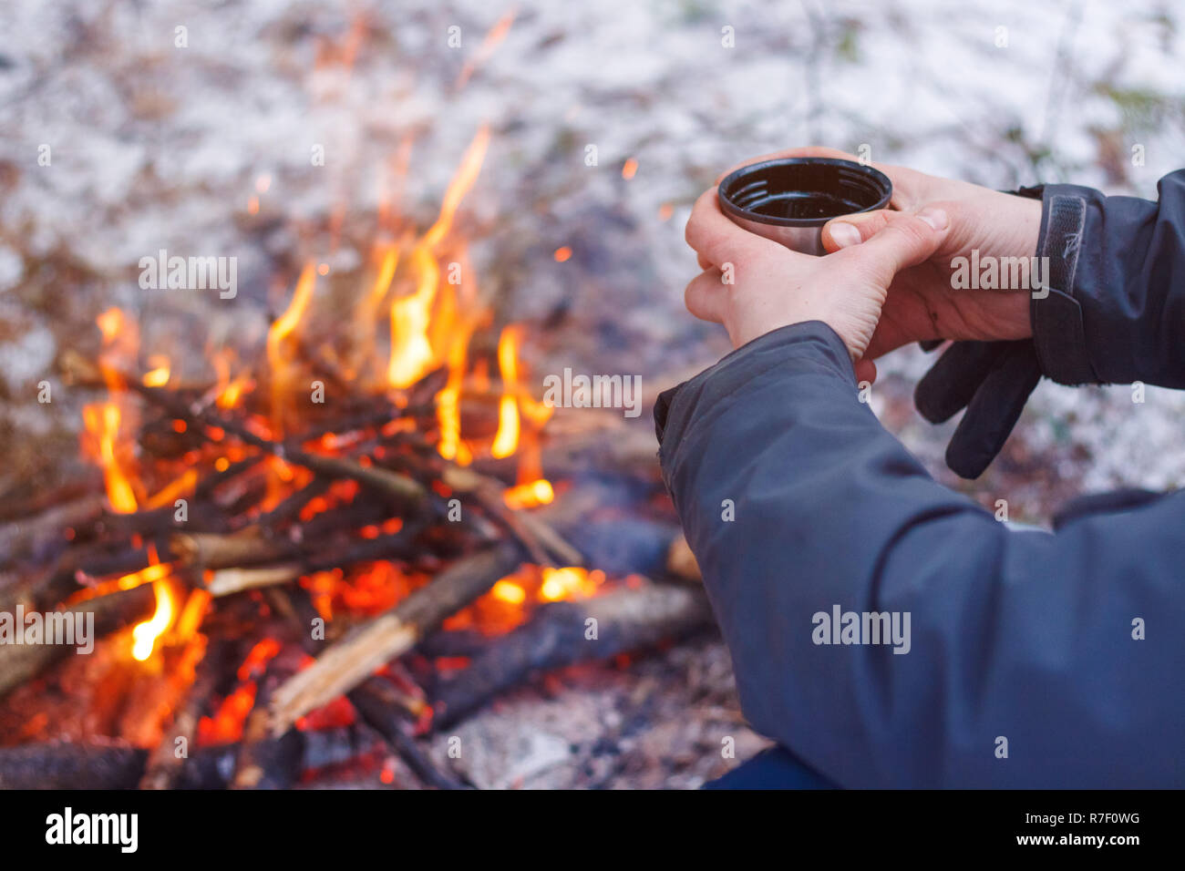 Hands holding fire hi-res stock photography and images - Alamy