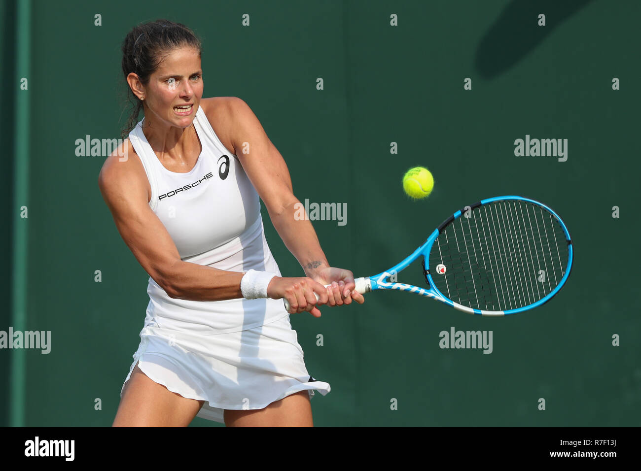 Professional sportsperson sportswear competition action holding ball hi ...