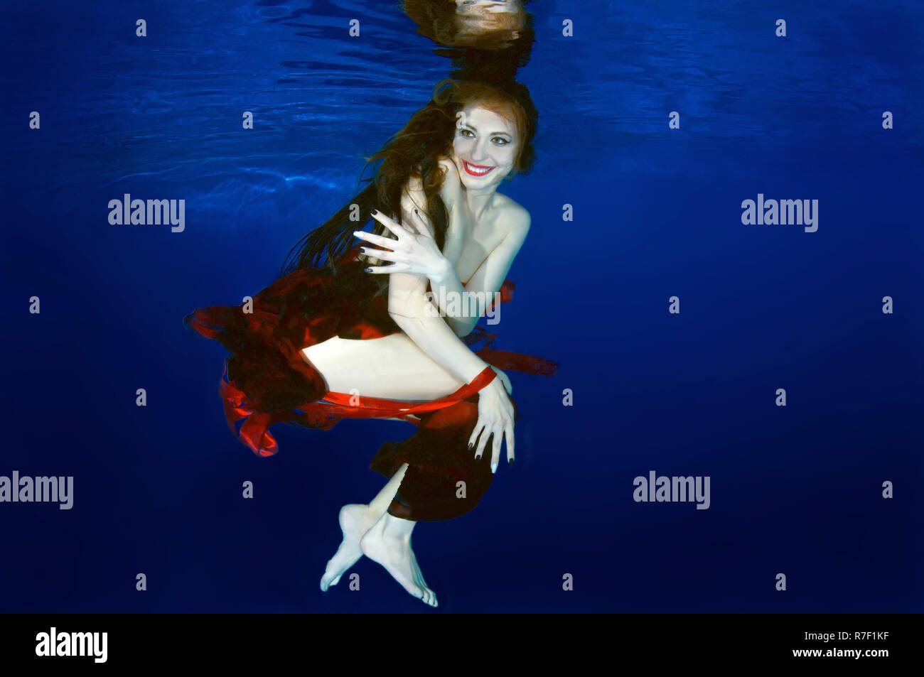 Underwater fashion hi-res stock photography and images - Alamy