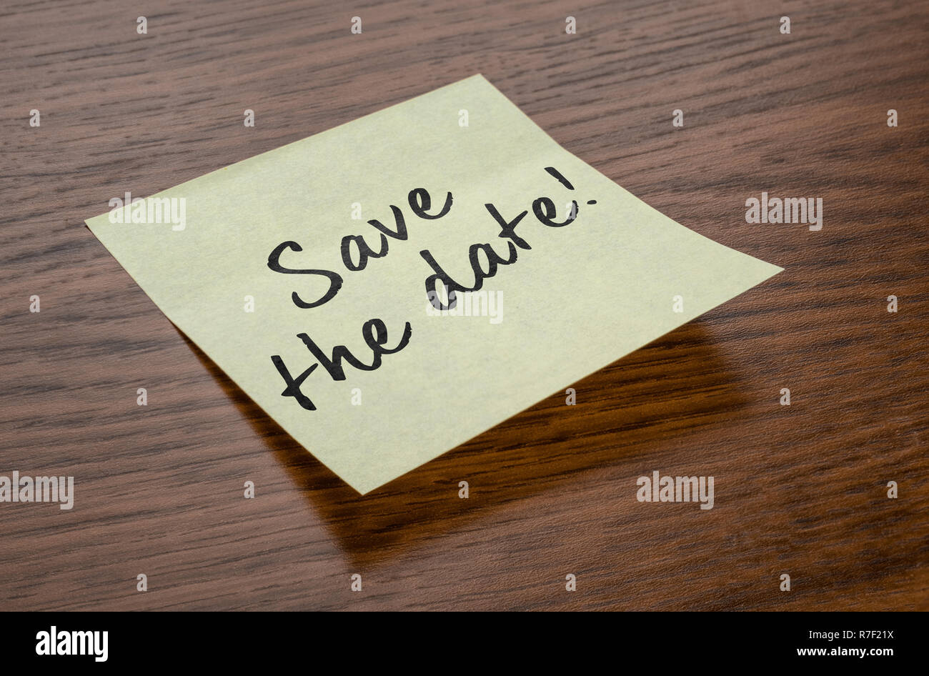 Sticky note with the text Save the date Stock Photo - Alamy