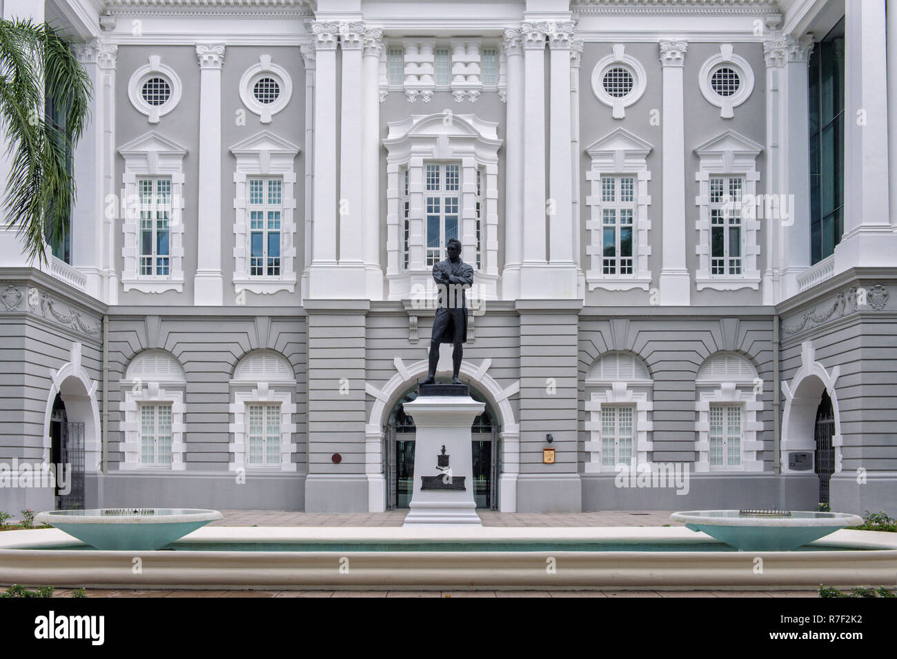 Raffles statue sir stamford raffles hi-res stock photography and images ...
