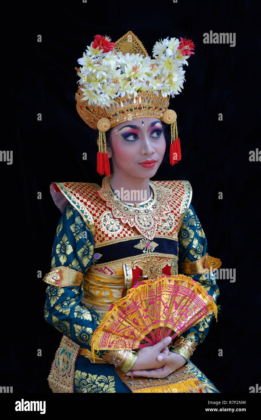 Balinese dancer hi-res stock photography and images - Alamy