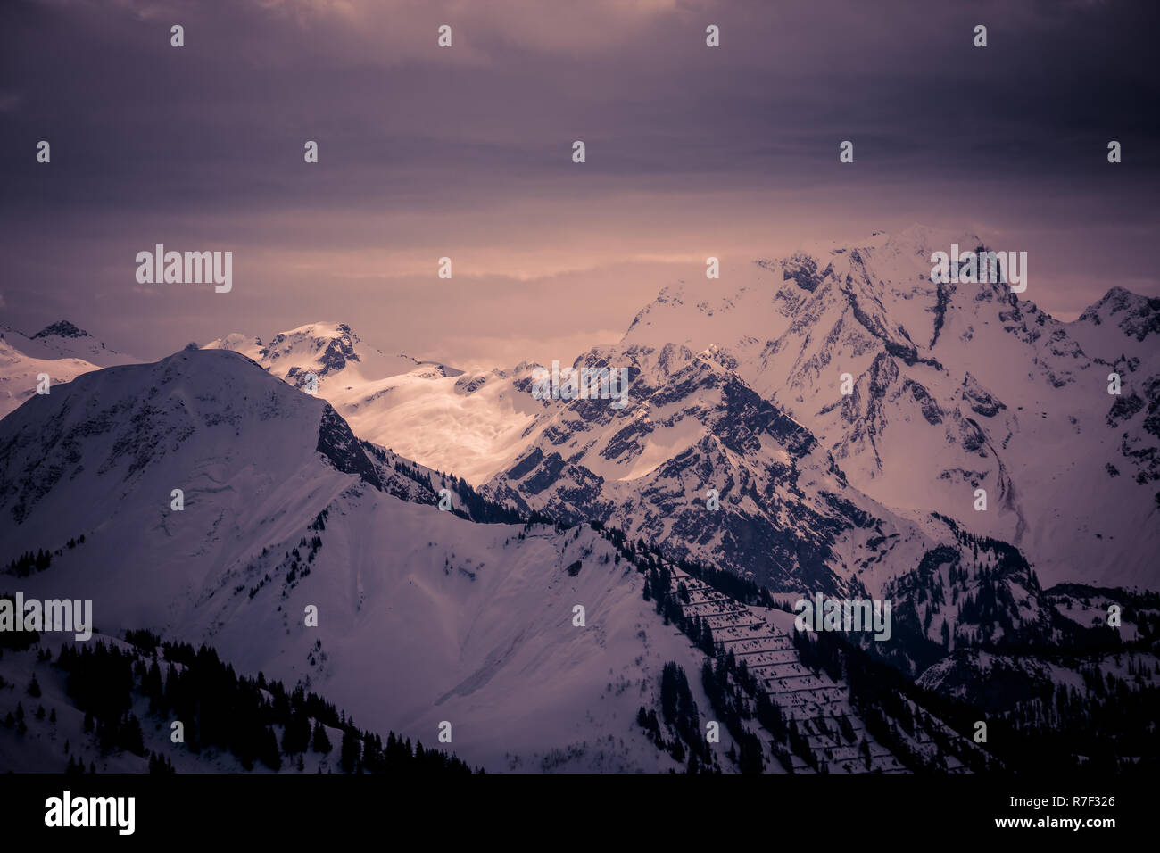 Bergkette hi-res stock photography and images - Alamy
