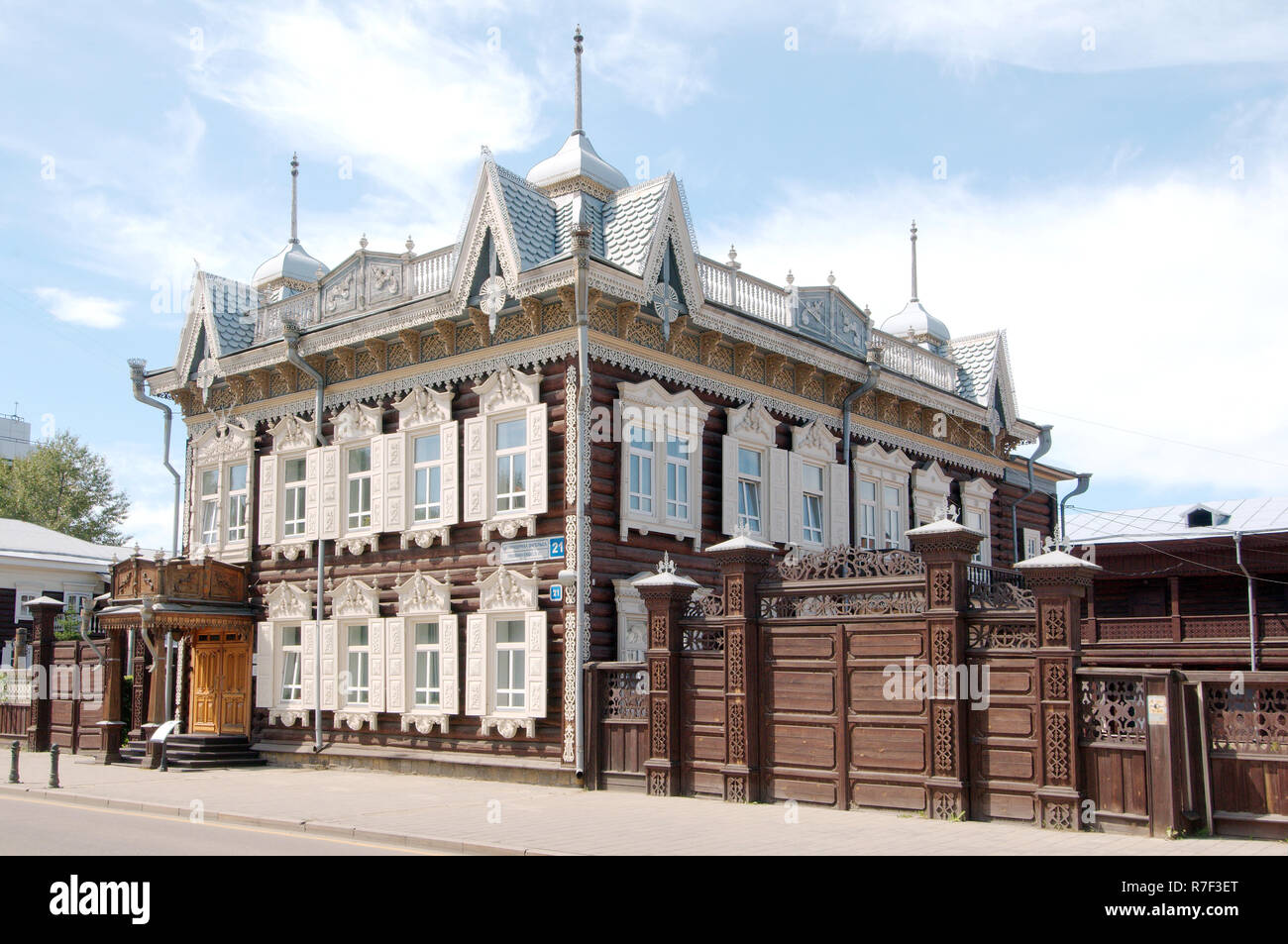 Wooden log house, historic city center, Irkutsk, Siberia, Russia Stock ...