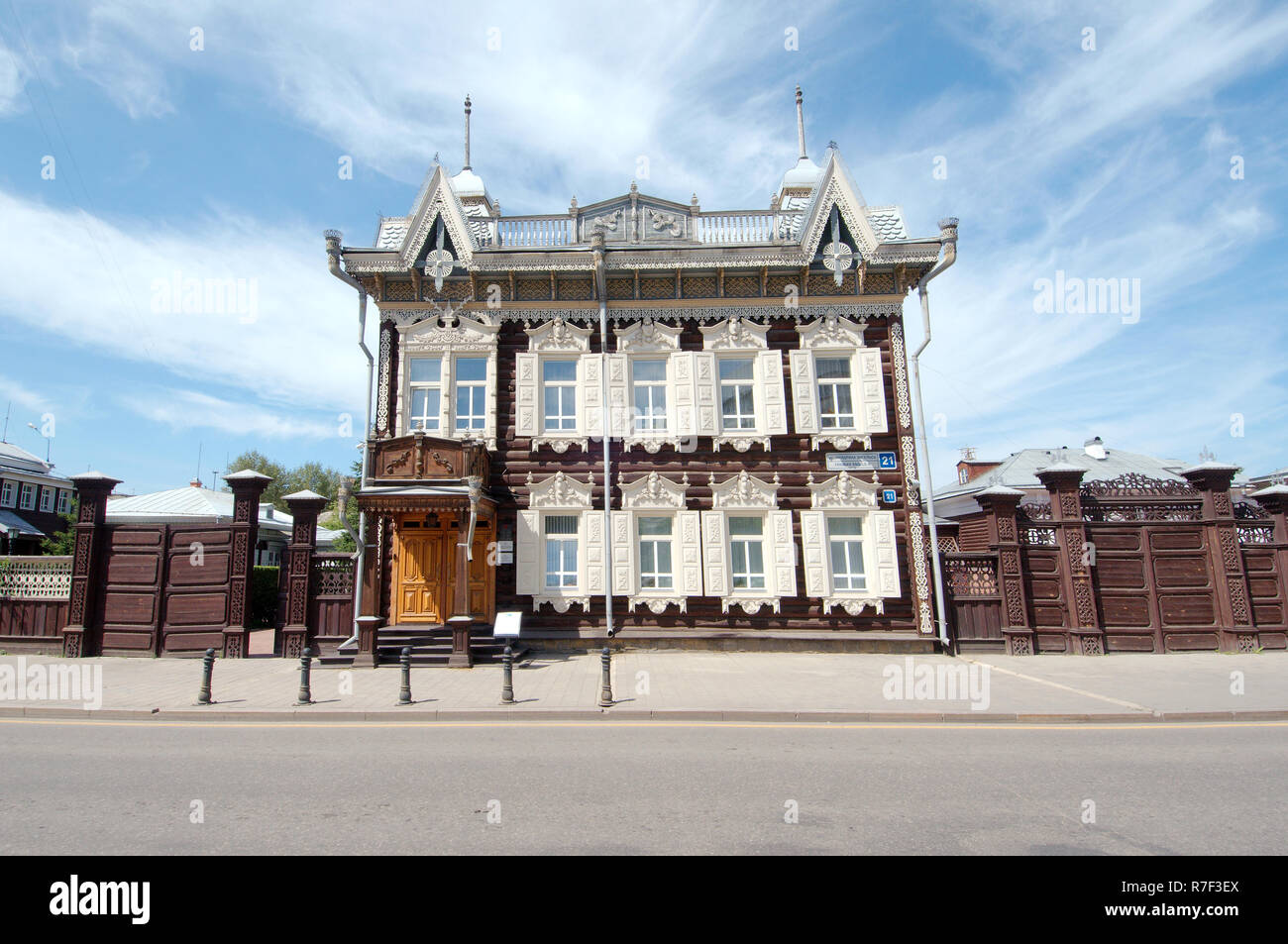 Wooden log house, historic city center, Irkutsk, Siberia, Russia Stock ...