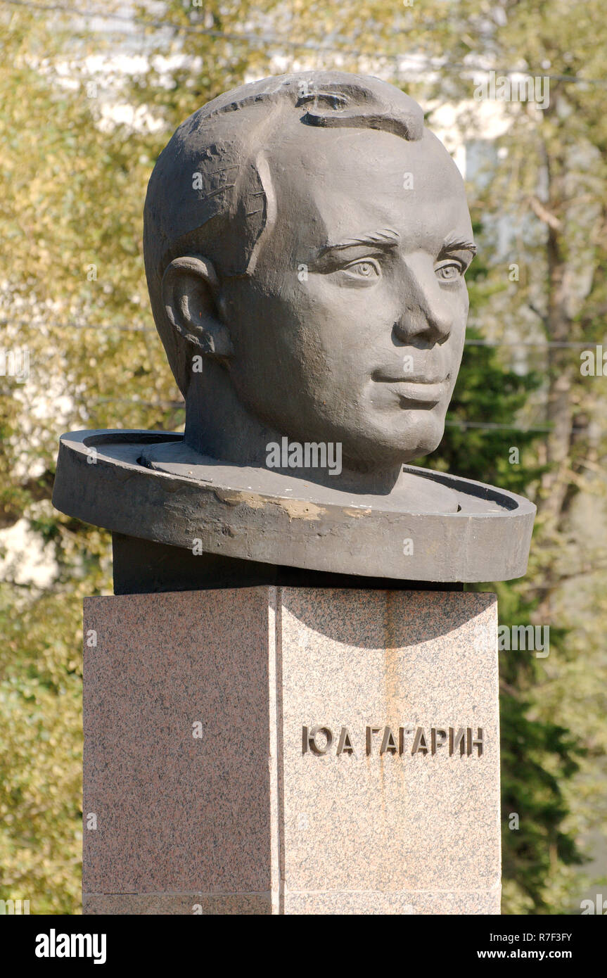 Yuri Gagarin bronze monument, historic city center, Irkutsk, Siberia ...
