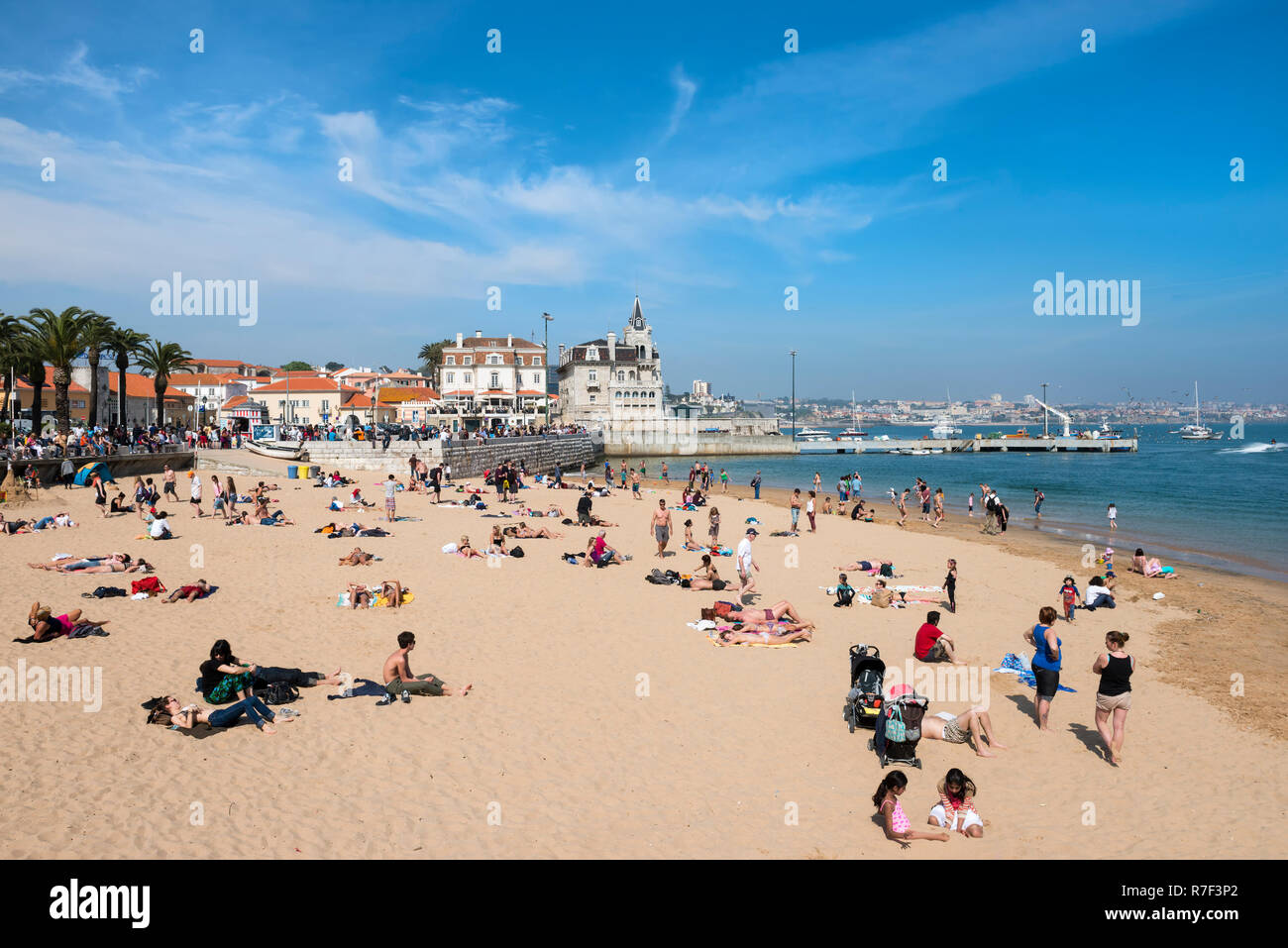 Beach lisbon hi-res stock photography and images - Alamy