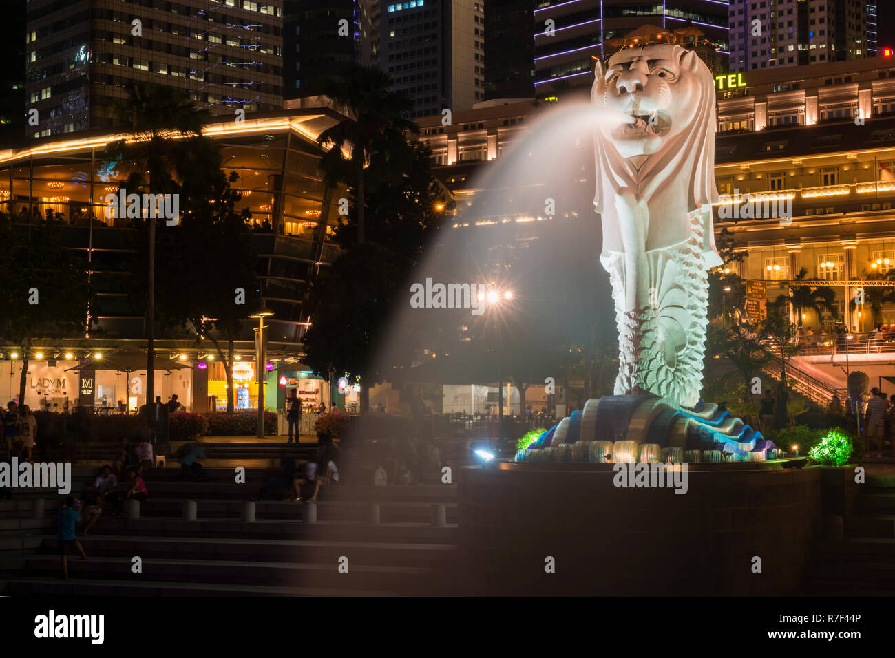 Merlion night hi-res stock photography and images - Alamy