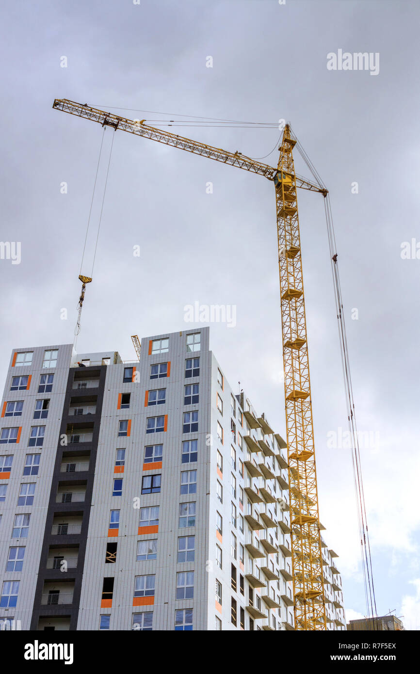 Crane and building construction Stock Photo - Alamy
