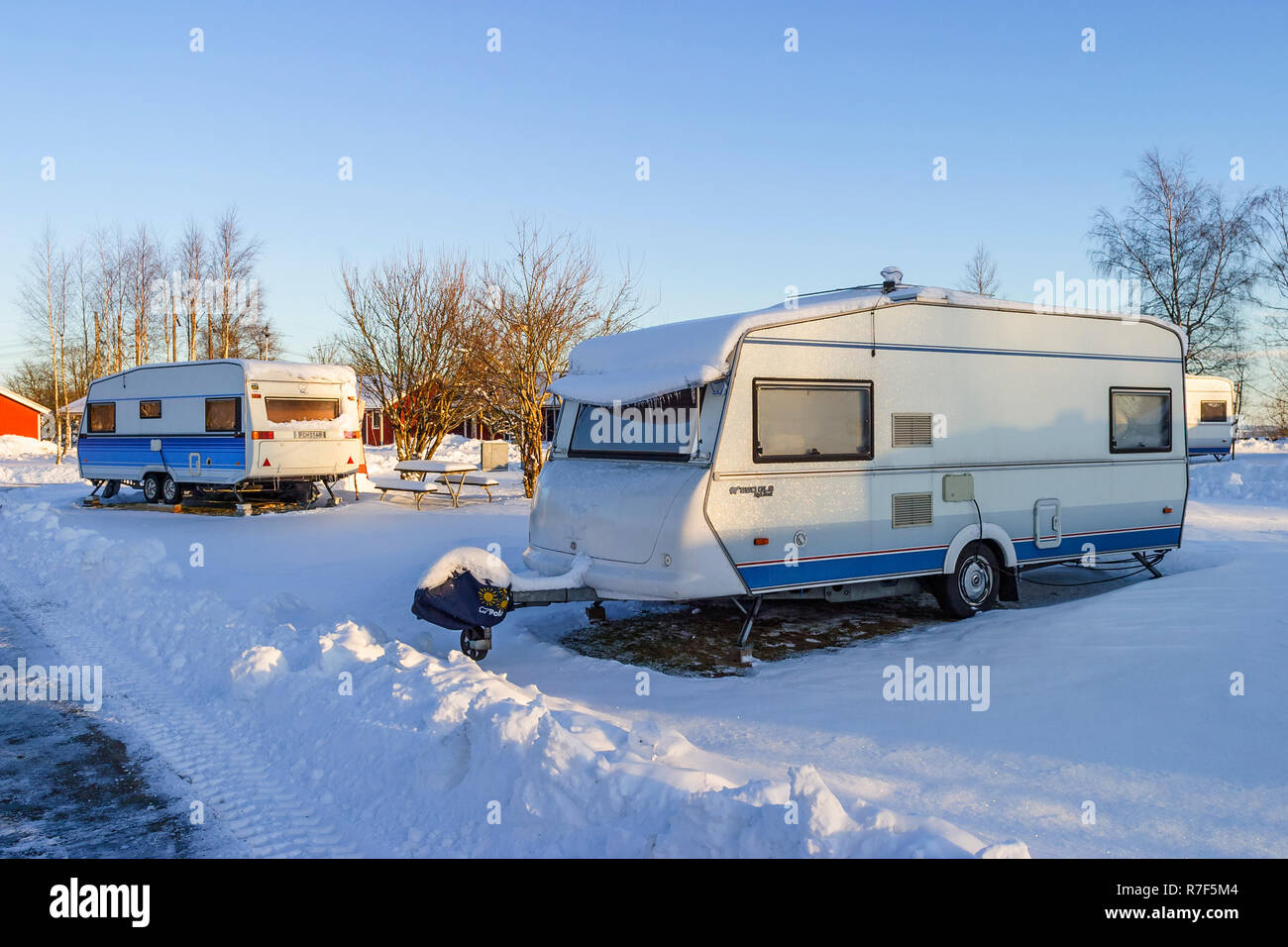Winter camping caravans at a campsite Stock Photo - Alamy