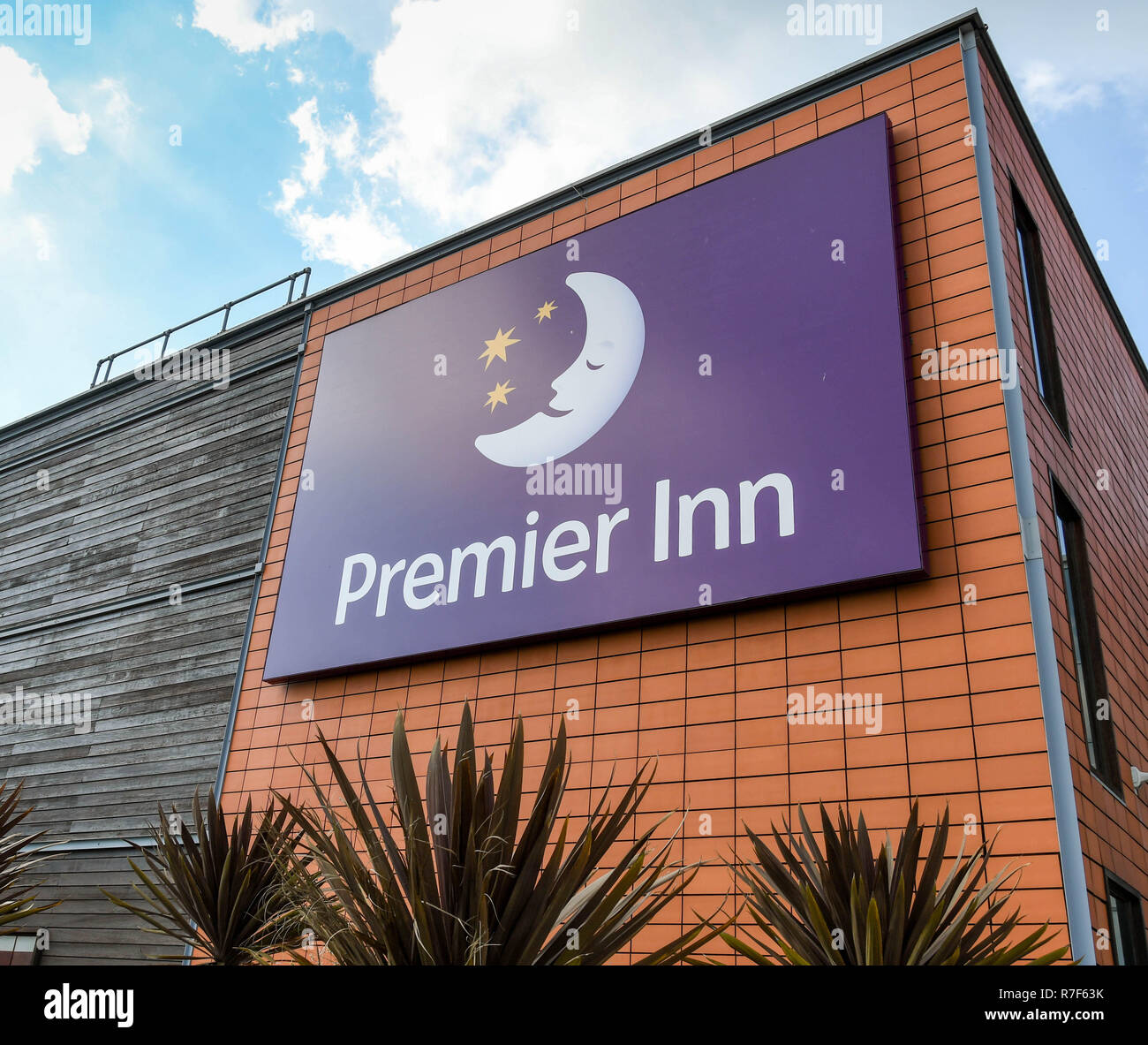 Premier inn moon logo hi-res stock photography and images - Alamy