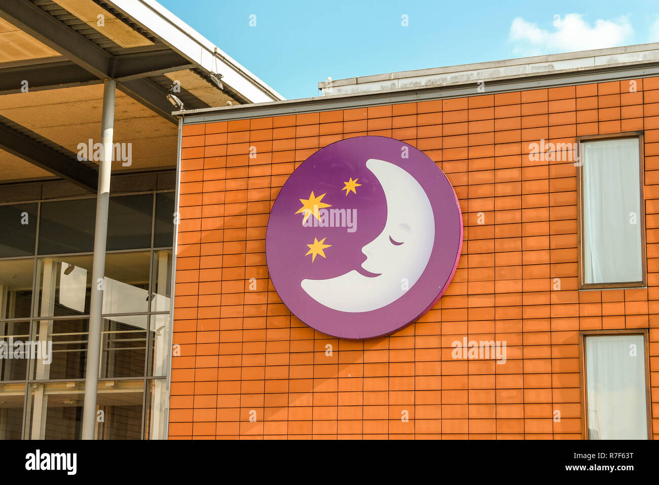 BATH ROAD, LONDON HEATHROW AIRPORT - JUNE 2018: Large sign on the side ...