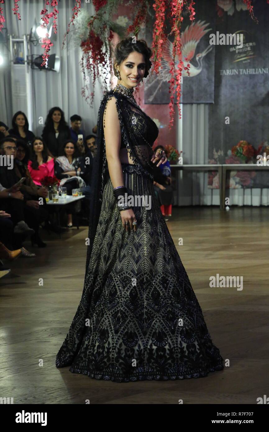 New Delhi, India. 07th Dec, 2018. Bollywood actress Disha Patani walk ...