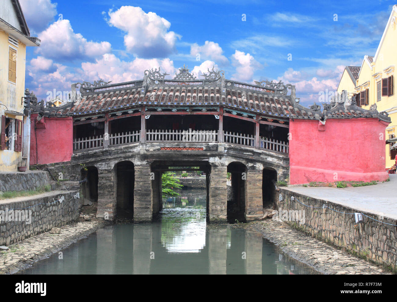 Famous landmark - old Japanese Bridge (Cau Chua Pagoda) in Hoi An ...