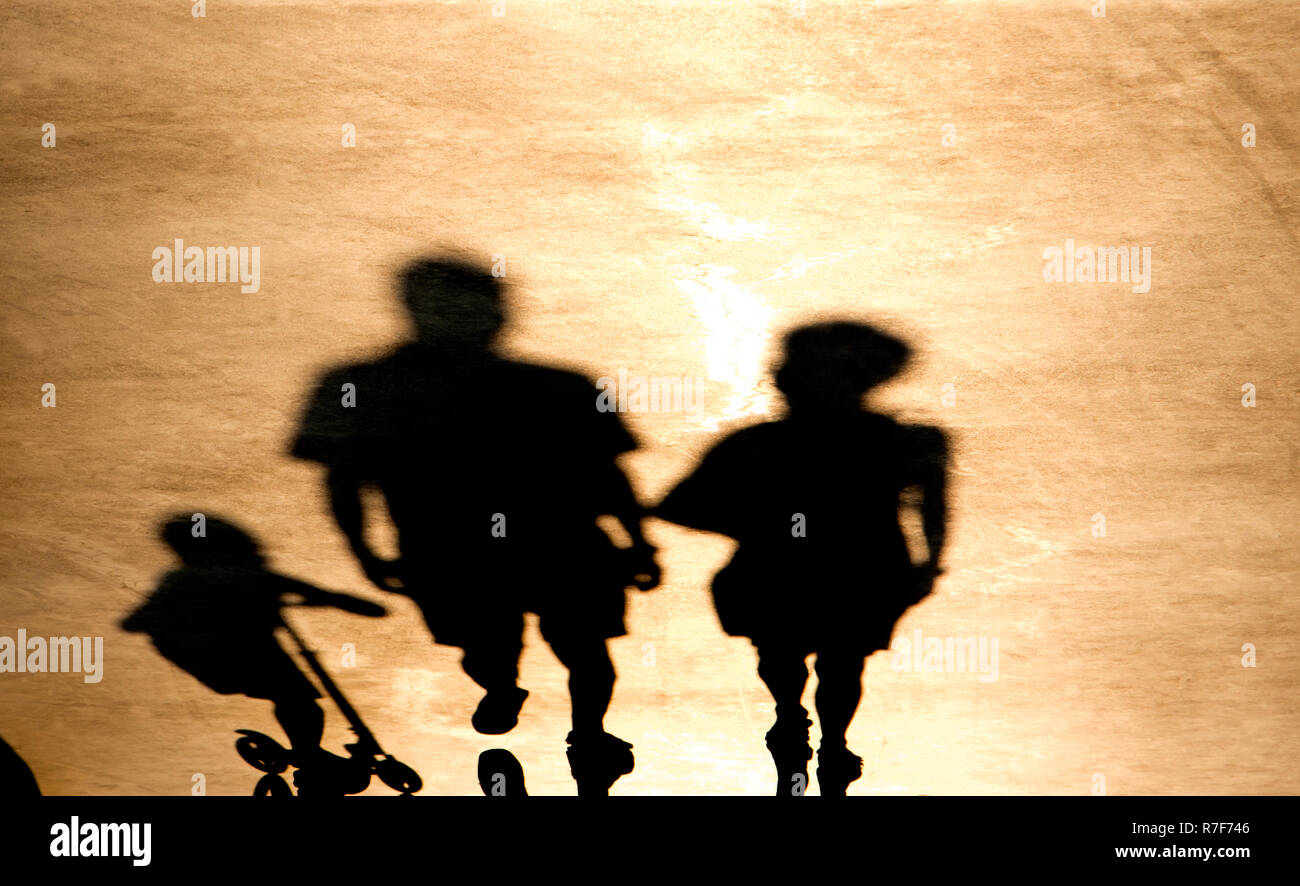 Child parents relationship hi-res stock photography and images - Alamy