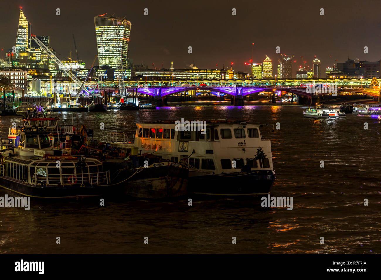 Temple pier london hi-res stock photography and images - Alamy