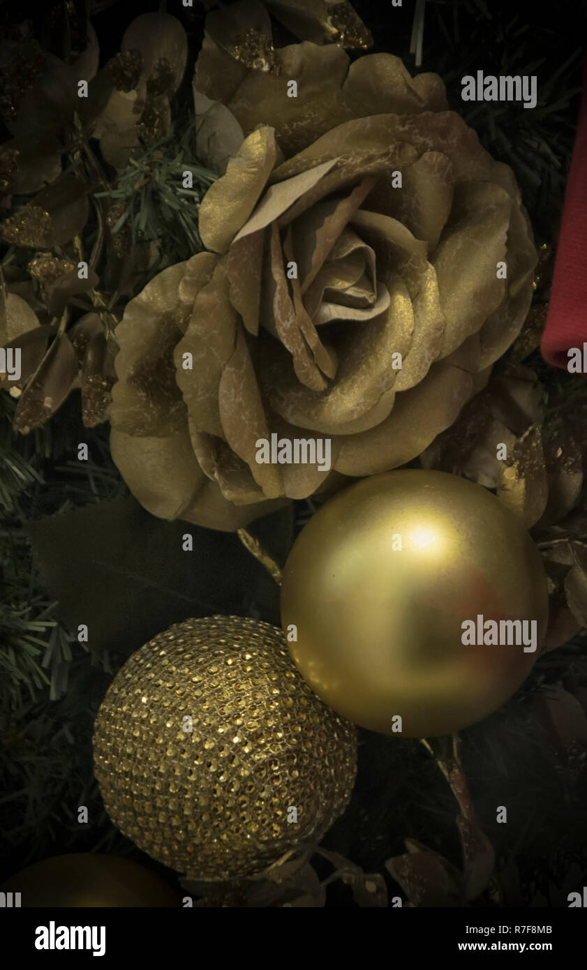 Rose gold christmas decorations hi-res stock photography and images - Alamy