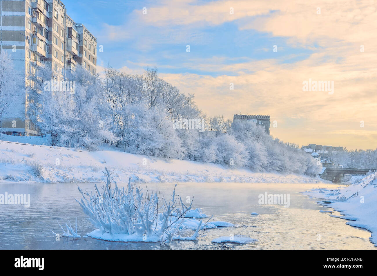 Beautiful cold snowy day in the city hi-res stock photography and ...