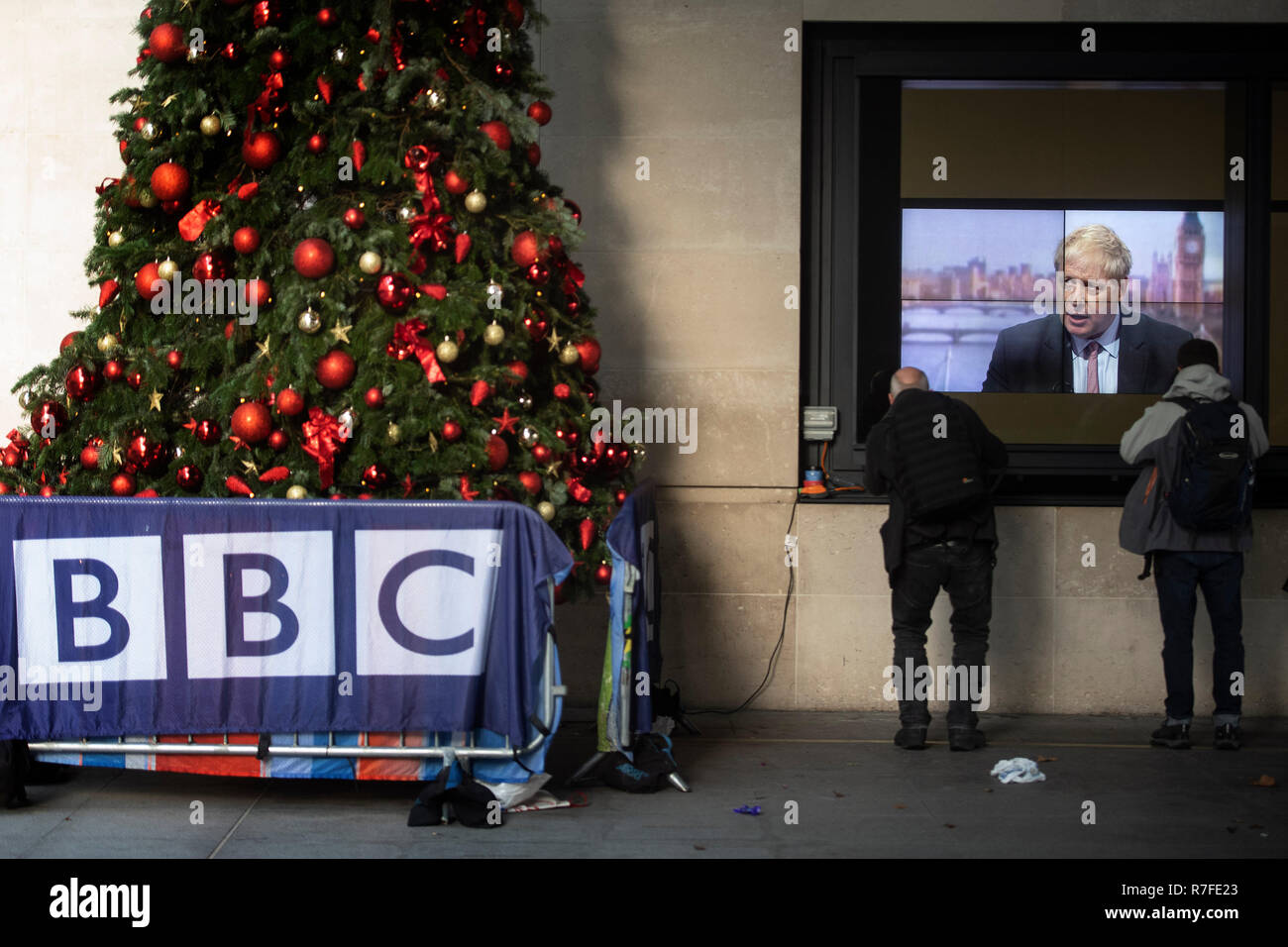 Screen bbc broadcasting house hi-res stock photography and images - Alamy