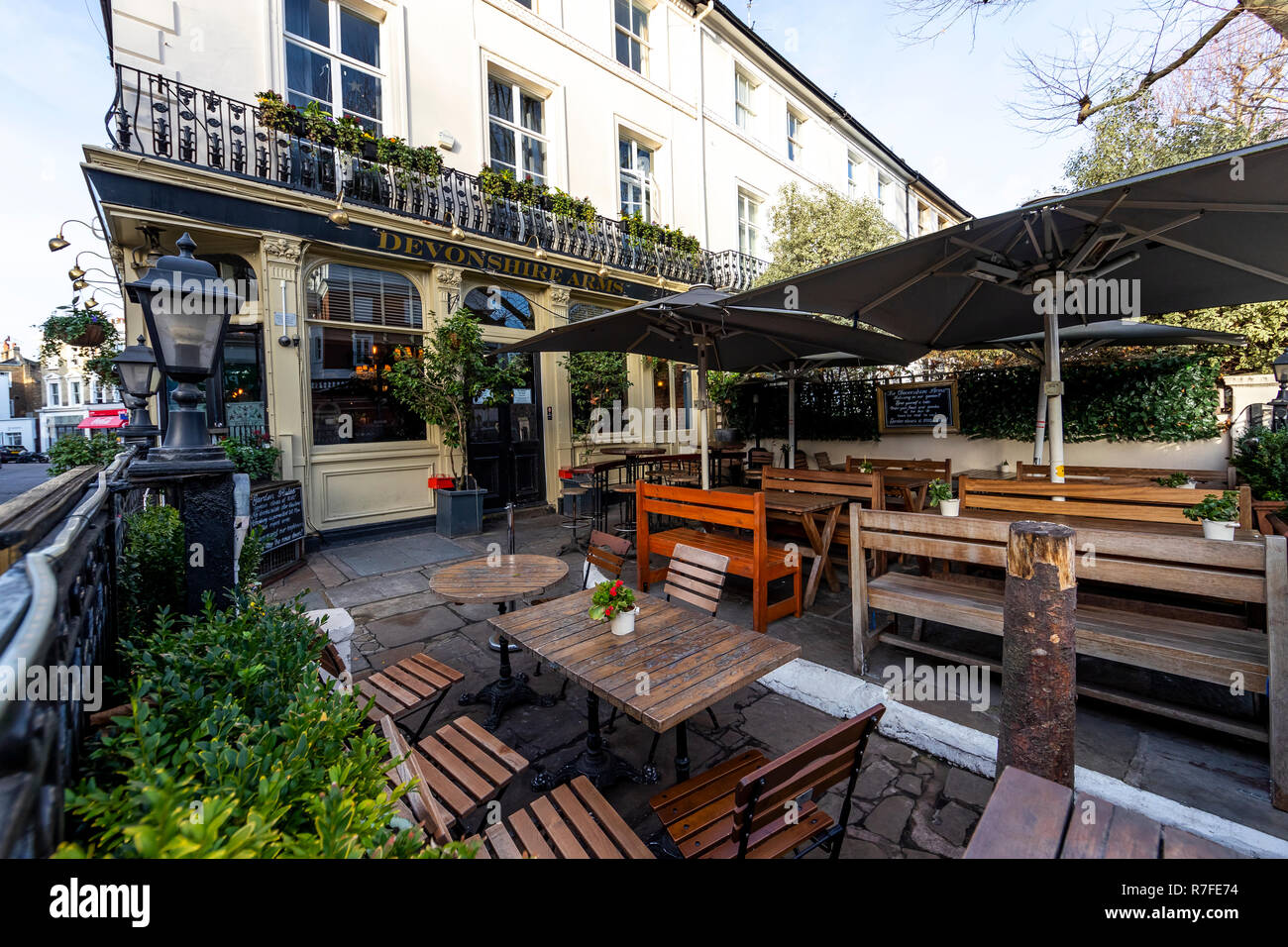 Devonshire Arms Pub High Resolution Stock Photography and Images - Alamy