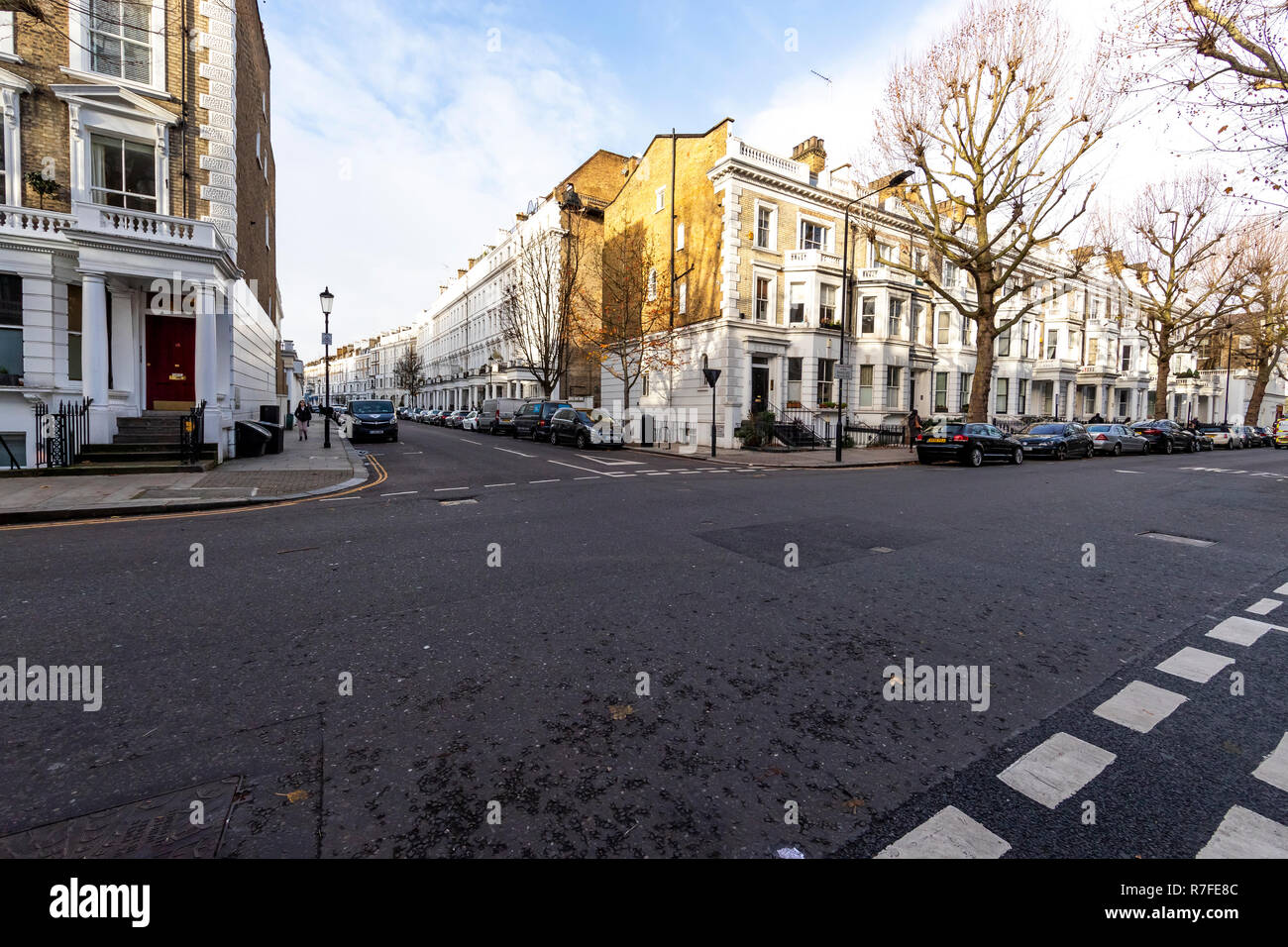 Tree lined residential streets uk hi-res stock photography and images ...