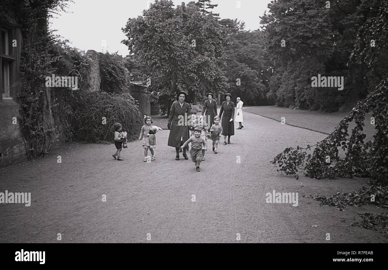 Ww2 children hi-res stock photography and images - Alamy