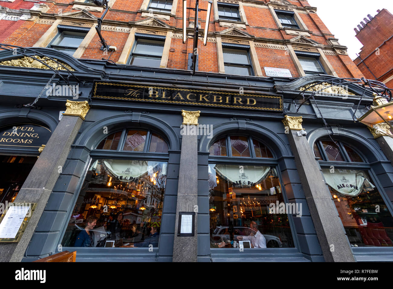 The Blackbird pub, 209, London SW5 9AN Stock Photo - Alamy