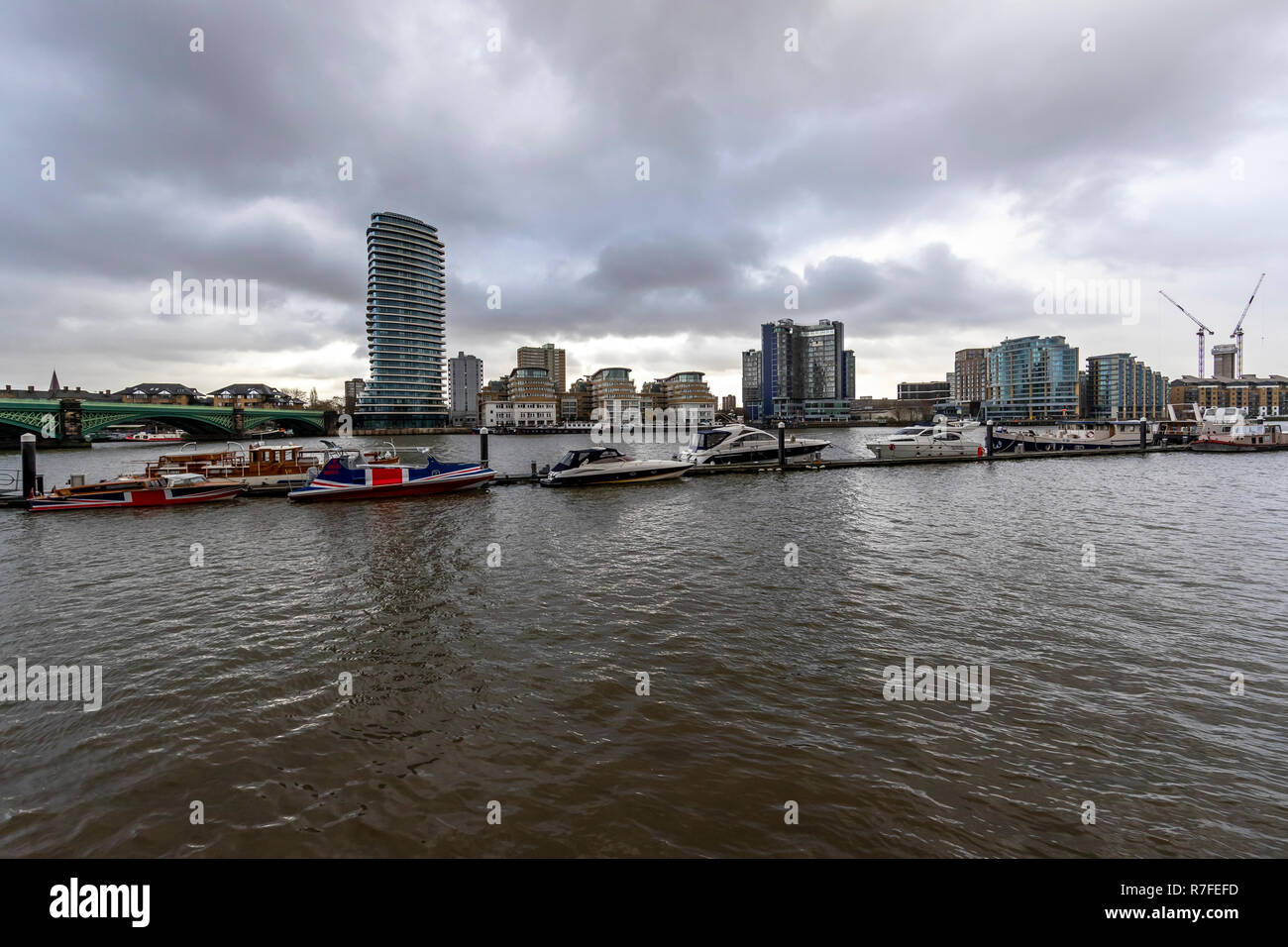 Riverside development chelsea wharf hi-res stock photography and images ...
