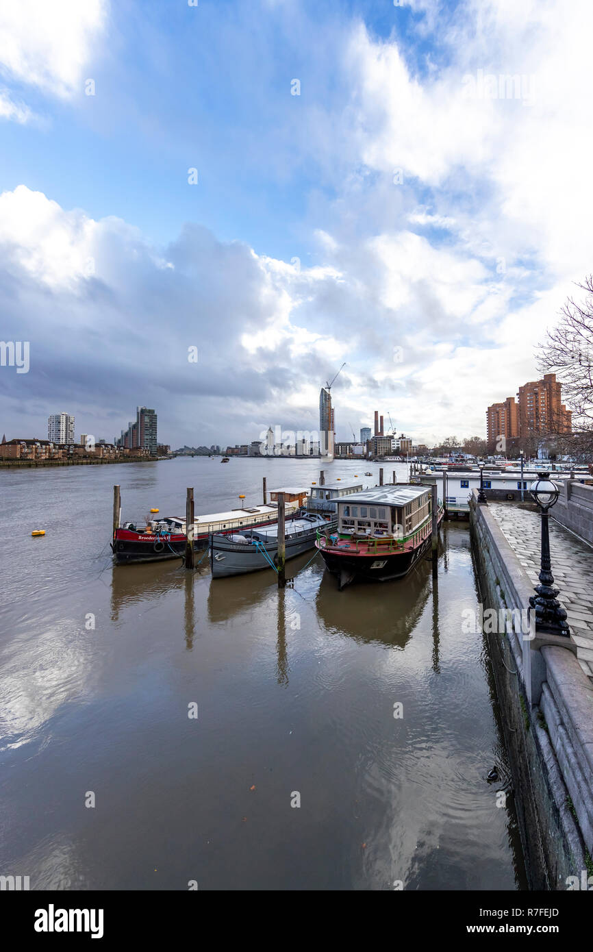Cheyne Walk marina for houseboats, Chelsea, London SW10 0DQ. UK Stock ...