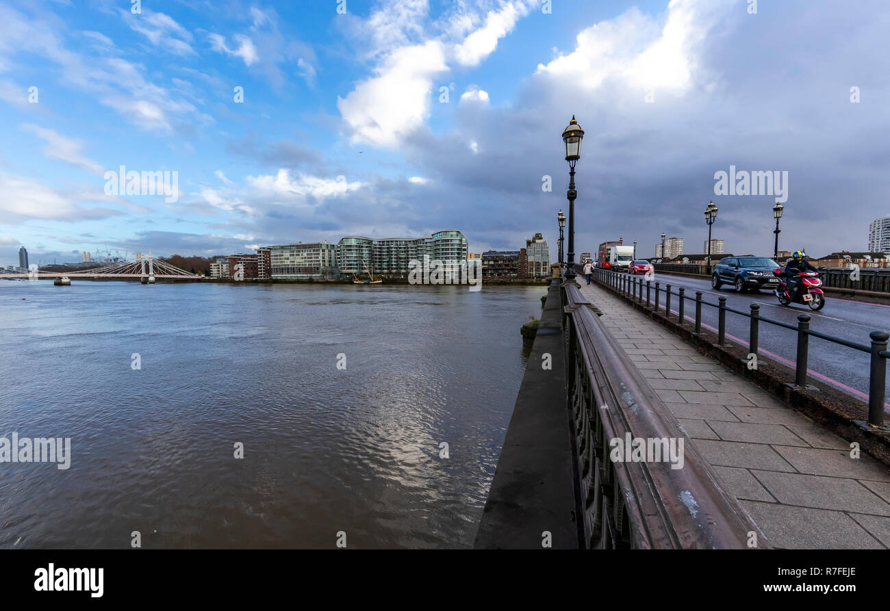 Chelsea harbour river crossing hi-res stock photography and images - Alamy