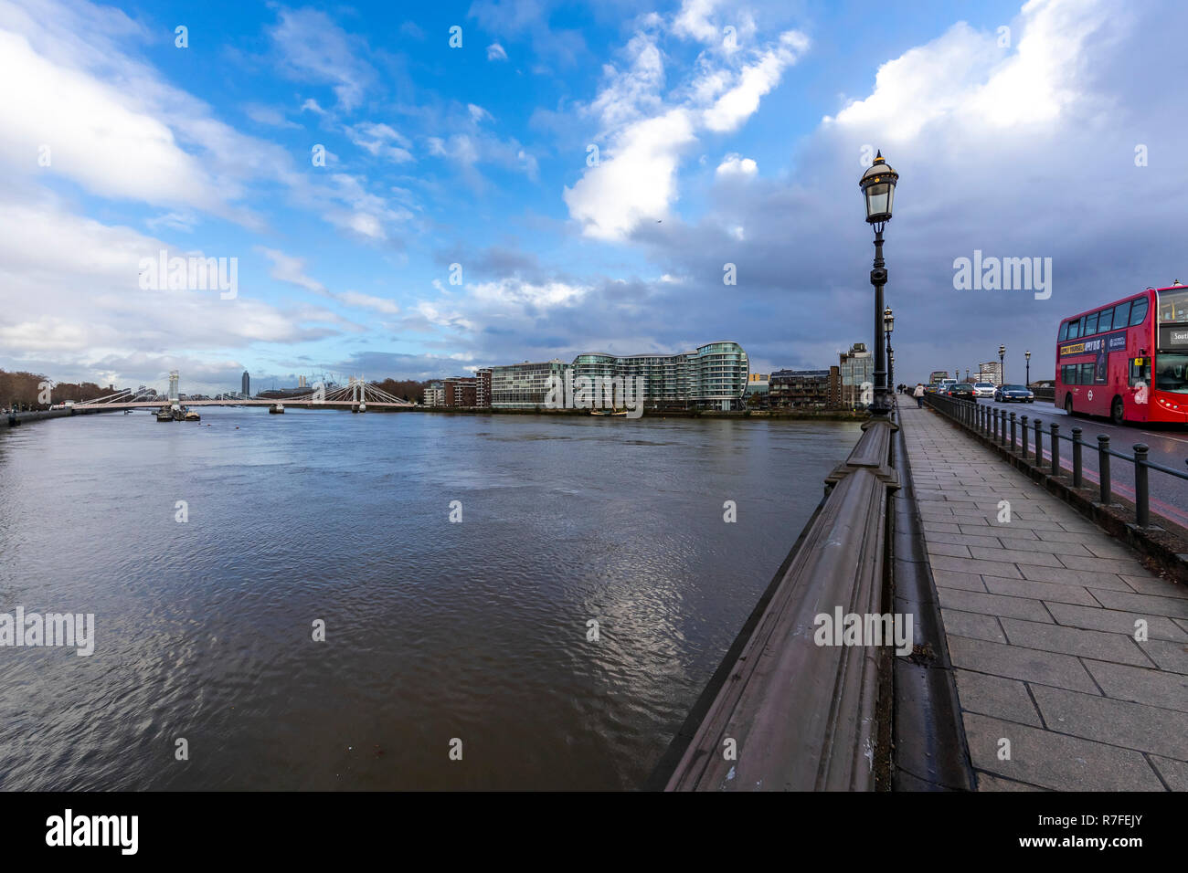 Chelsea harbour river crossing hi-res stock photography and images - Alamy