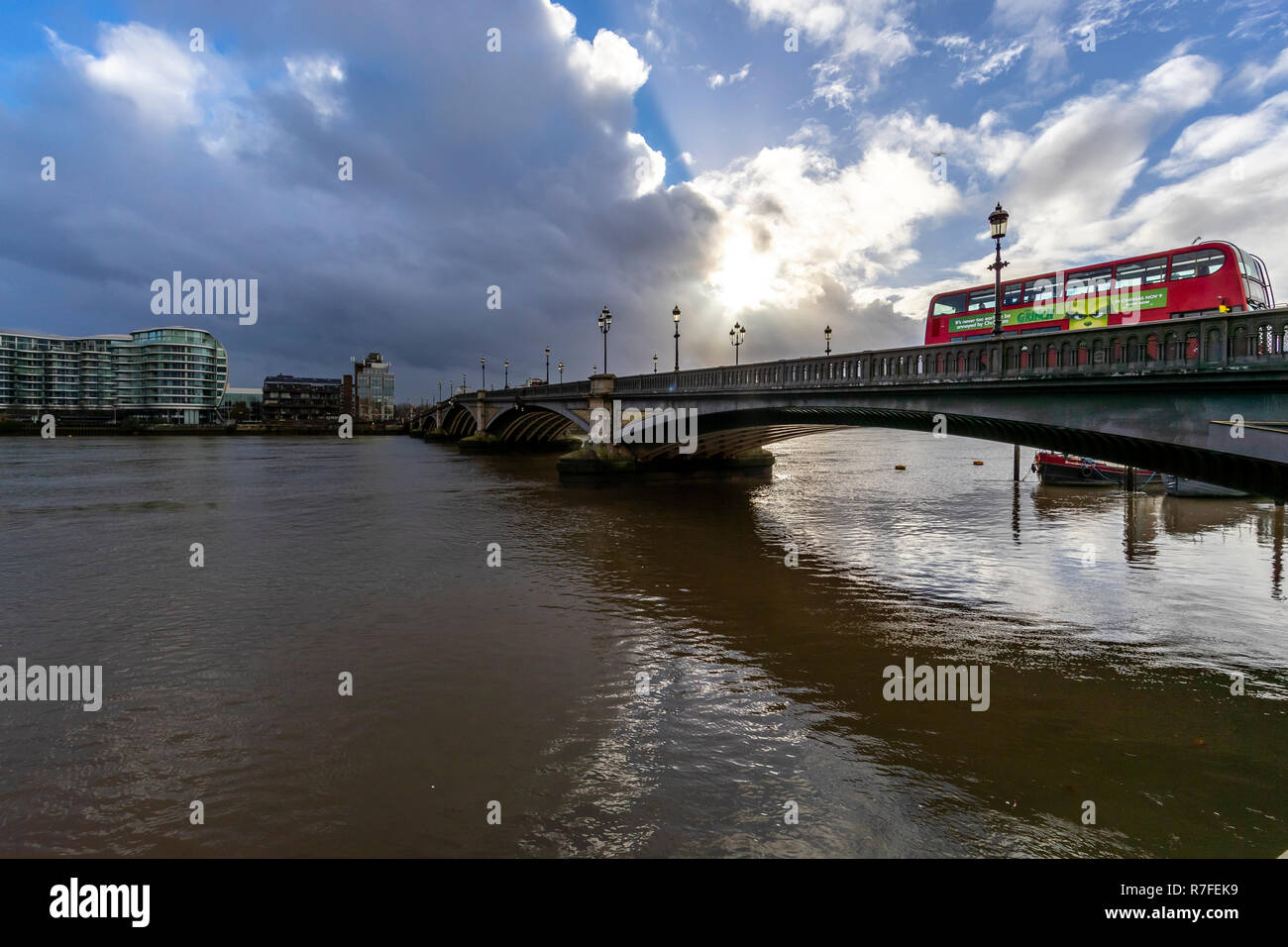 Chelsea harbour river crossing hi-res stock photography and images - Alamy